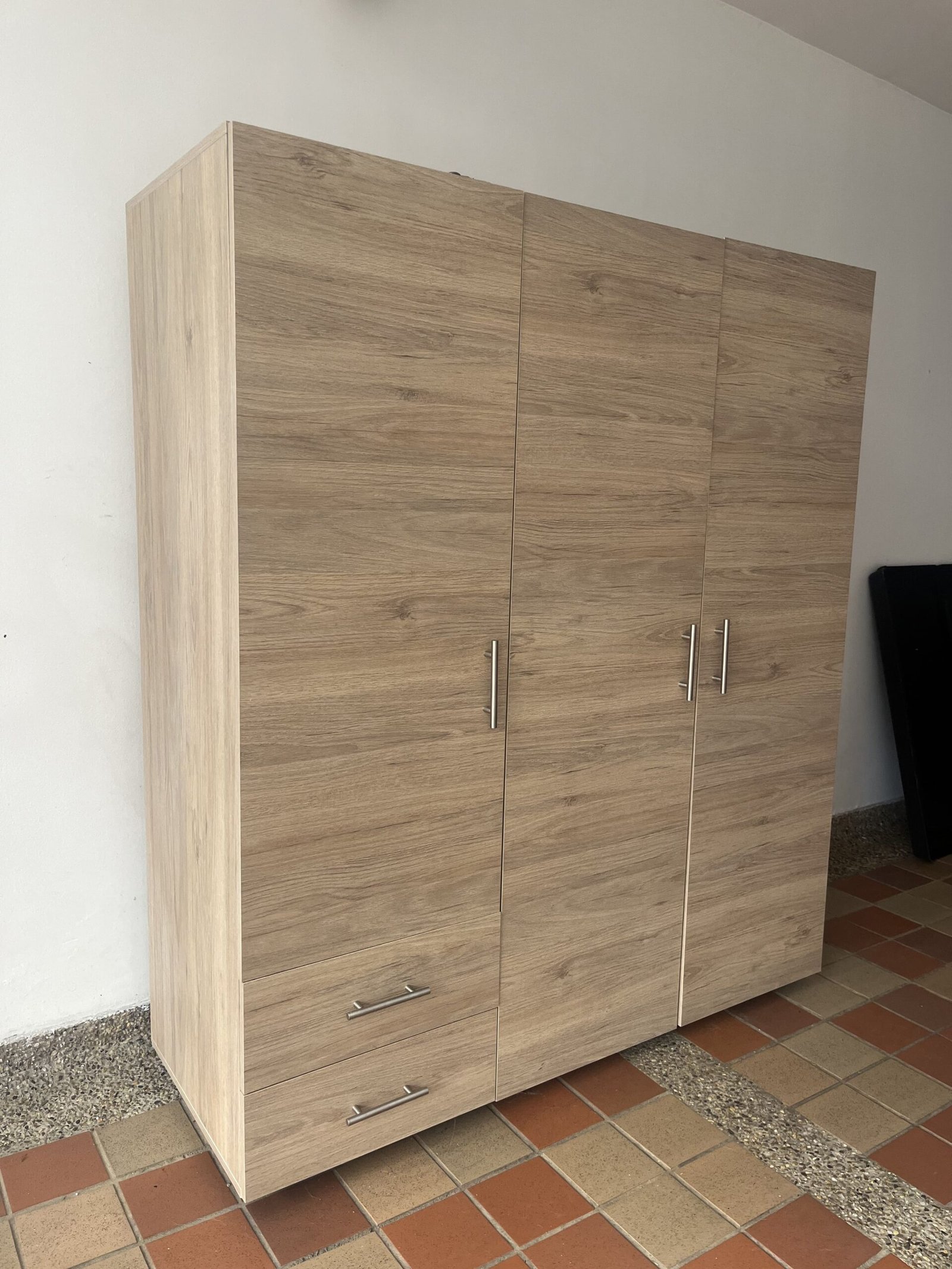 Clóset De 3 Puertas Y 2 Cajones – tumuebleusado.com